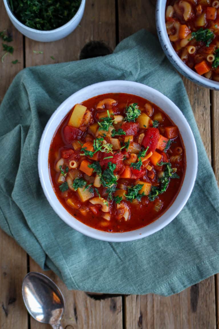 Minestronesuppe - Klassisk italiensk suppe - Gastry.dk