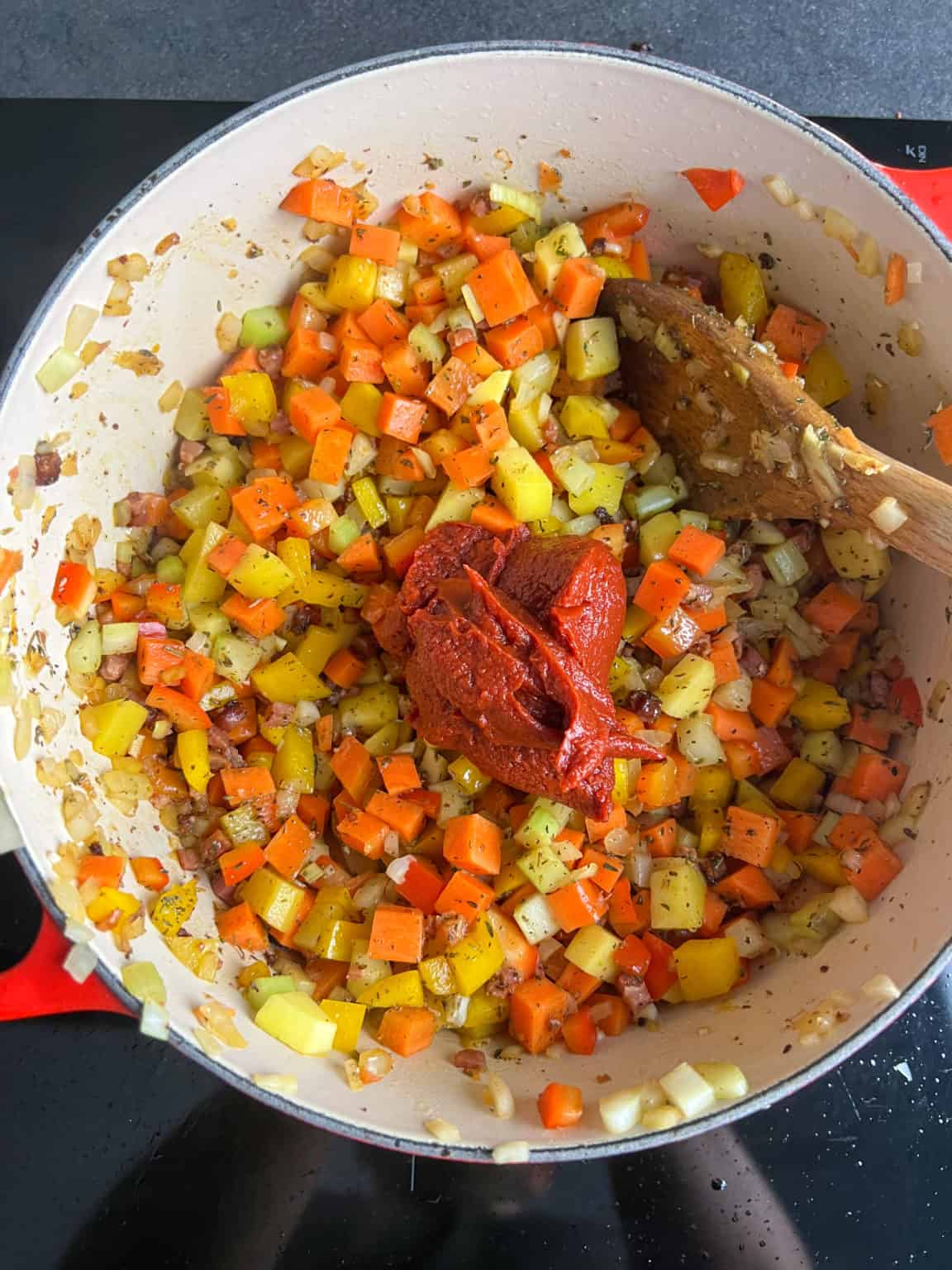 Minestronesuppe - Klassisk italiensk suppe - Gastry.dk