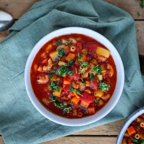 Minestronesuppe - Klassisk italiensk suppe - Gastry.dk