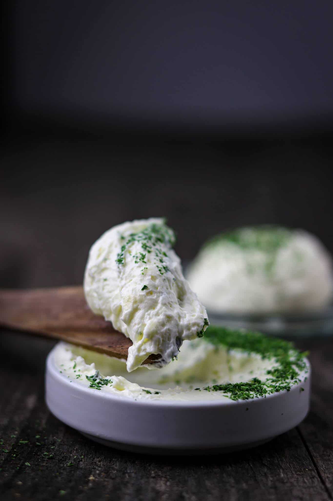 Pisket smør - Cremet og luftigt smør - Gastry.dk